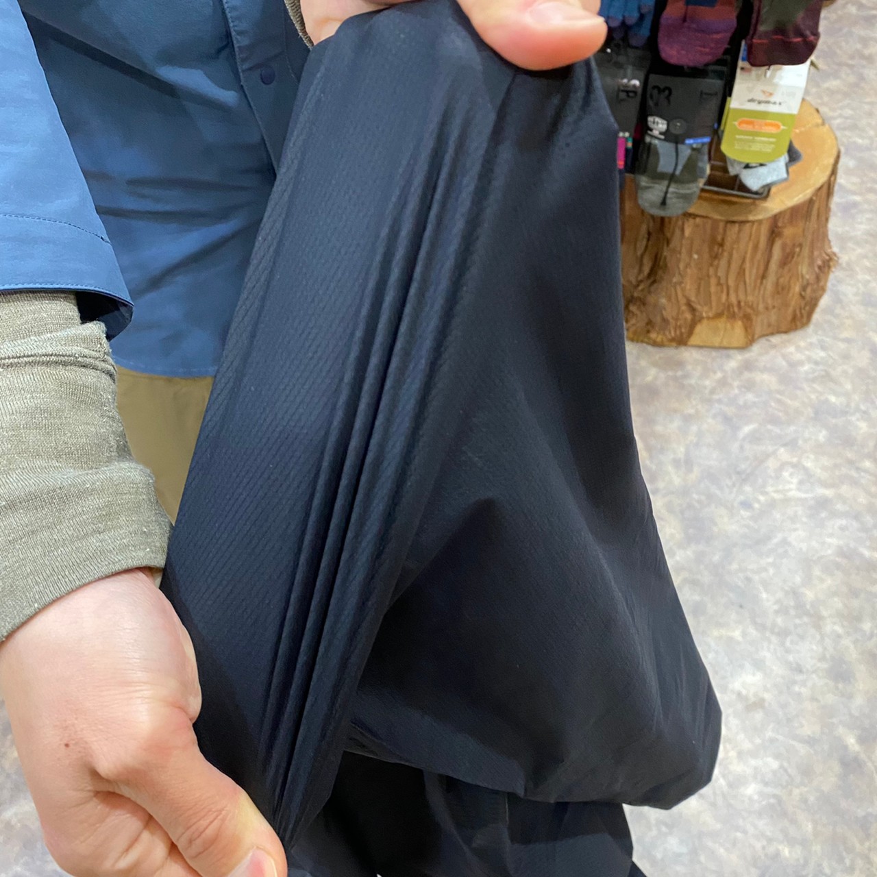 レインウェアで75gと驚異の軽量性を実現したRab Phantom Pull-Onを実際に使用したレビュー | SANKAKU STAND